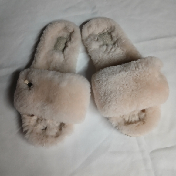 UGG | Shoes | Ugg Fluff Womens Flip Flop Size 7 | Poshmark